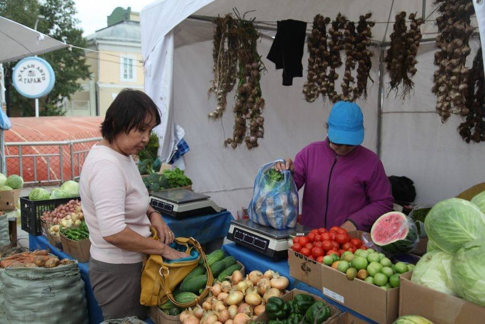 Шинэ ургацын төмс хүнсний ногооны үзэсгэлэн худалдаа болж байна