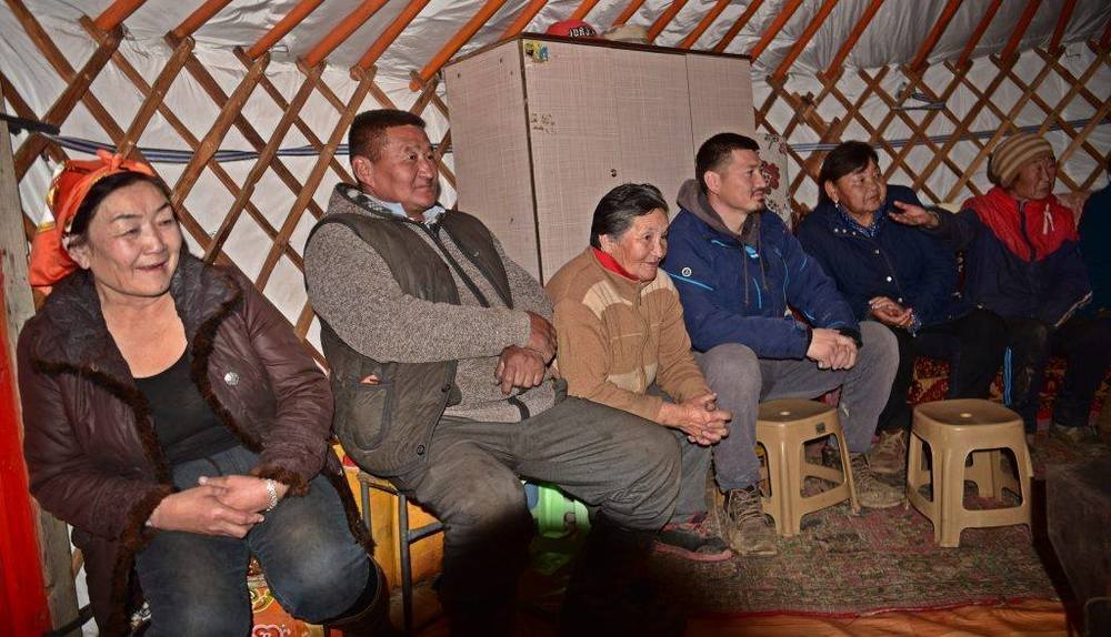 Мал аж ахуй эрхлэхийг зөвшөөрсөн бүсэд суурьшсан иргэдтэй уулзлаа