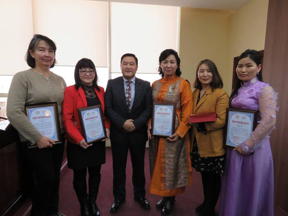 Нийслэлийн эрүүл мэндийн шилдэг байгууллага эмч эмнэлгийн мэргэжилтнийг шалгарууллаа