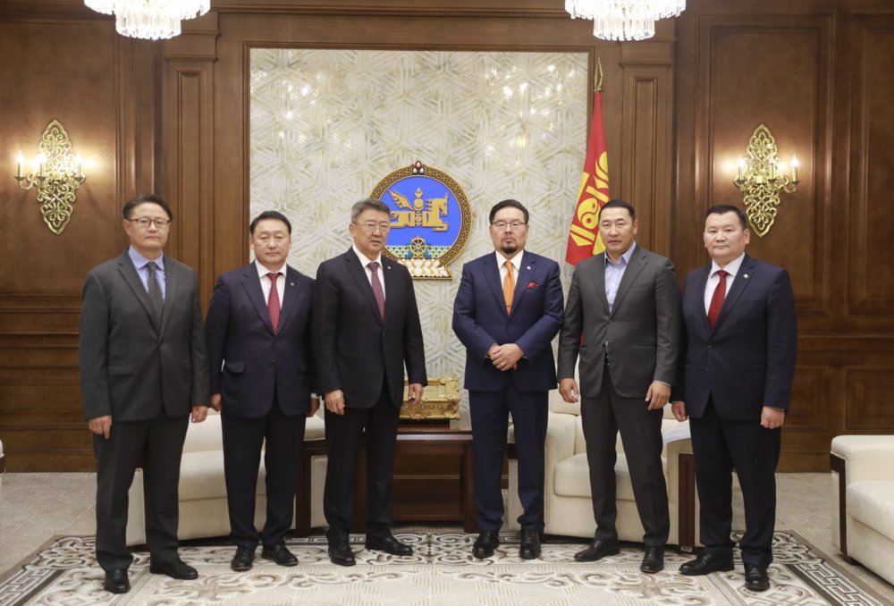 Үндсэн хуульд нэмэлт өөрчлөлт оруулах журмын тухай хуульд нэмэлт оруулах тухай хуулийн төслийг