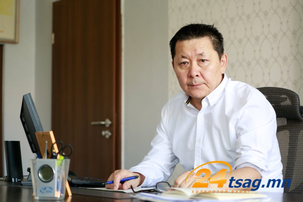 Л Энх Амгалан сайд аа “Адмон” ы балгаар сурагчид бүтэн улирал сурах бичиггүй байна