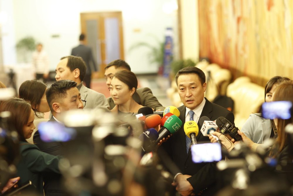 Д Амарбаясгалан Албан тушаал эрх мэдлийн төлөө тэмцэлдэх үеийн төлөөлөл бид биш