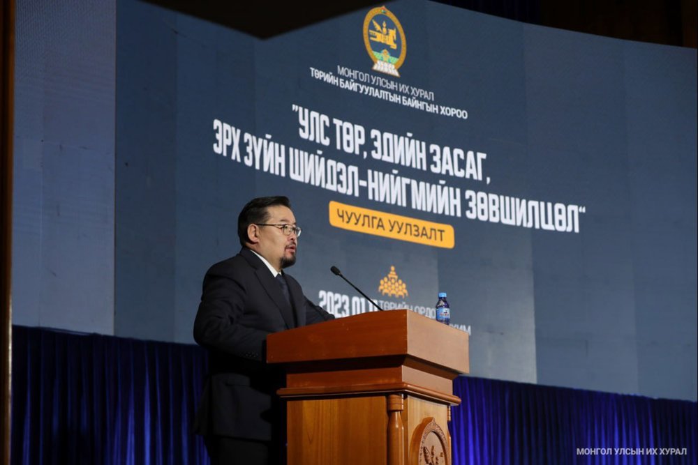 Г Занданшатар Ард түмэн засаглах эрхээ эдэлж үзэл бодлоо илэрхийлэх эрх чөлөө нь бүрэн