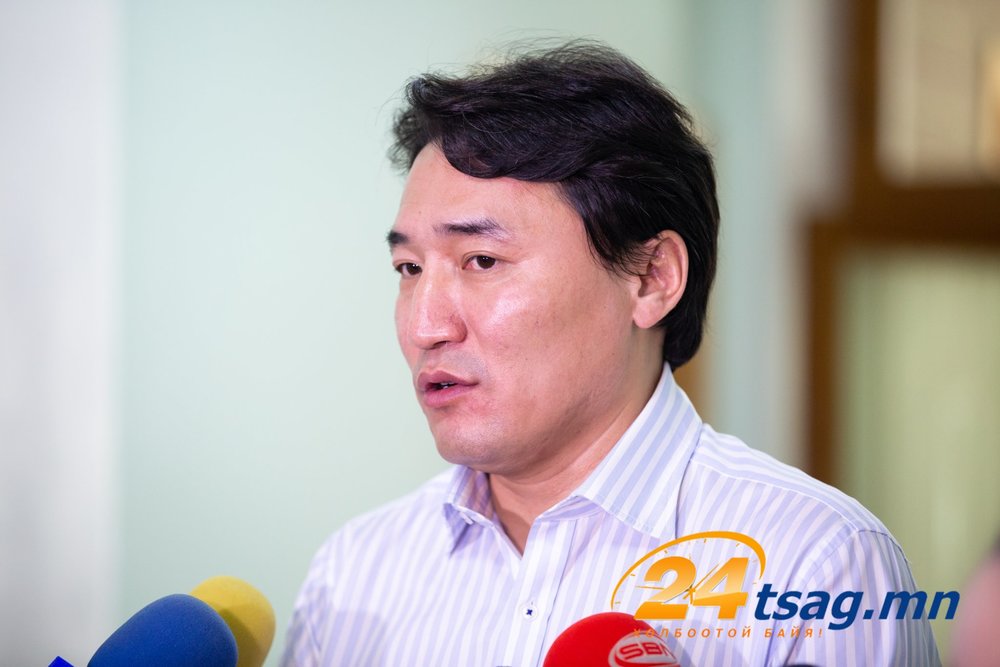 Г Дамдинням Ардын хүүхдүүд англи хэл сурч болдоггүй юм уу ямар ч