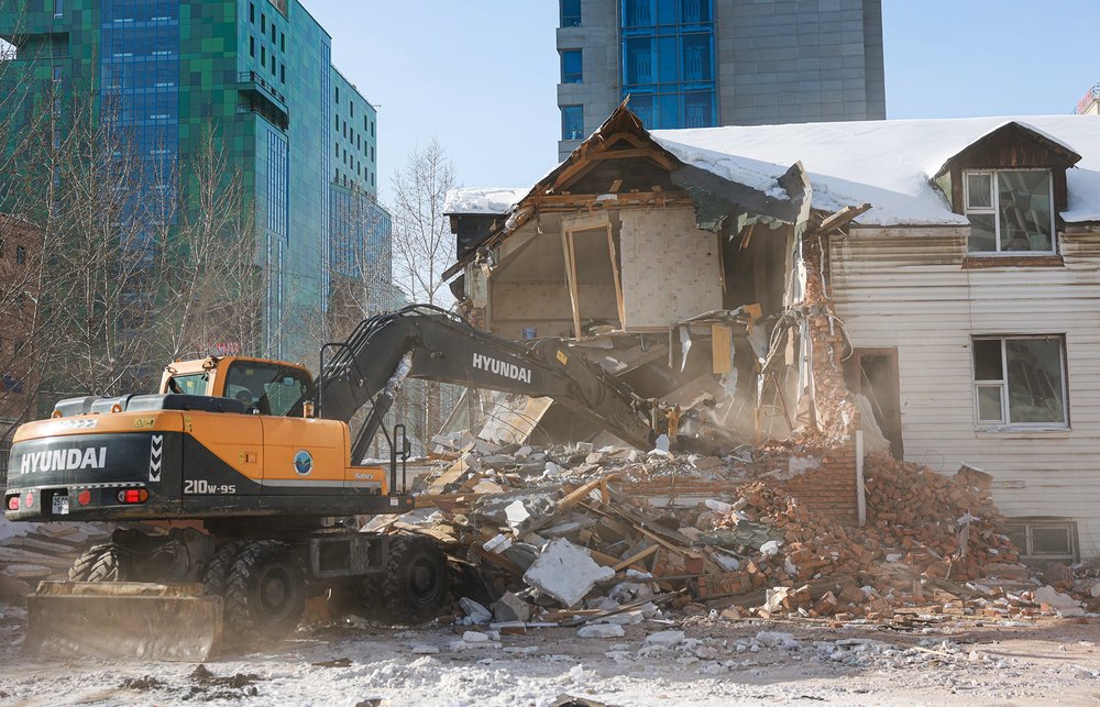 Фото Үерийн эрсдэлтэй бүс дэх барилга байгууламжийг буулгаж байна