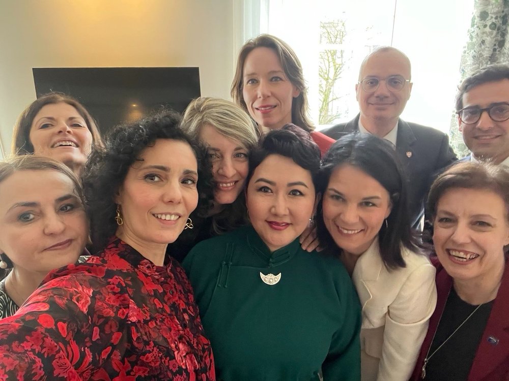 Гадаад харилцааны сайд Б Батцэцэг Гадаад хэргийн эмэгтэй сайд нартай уулзав