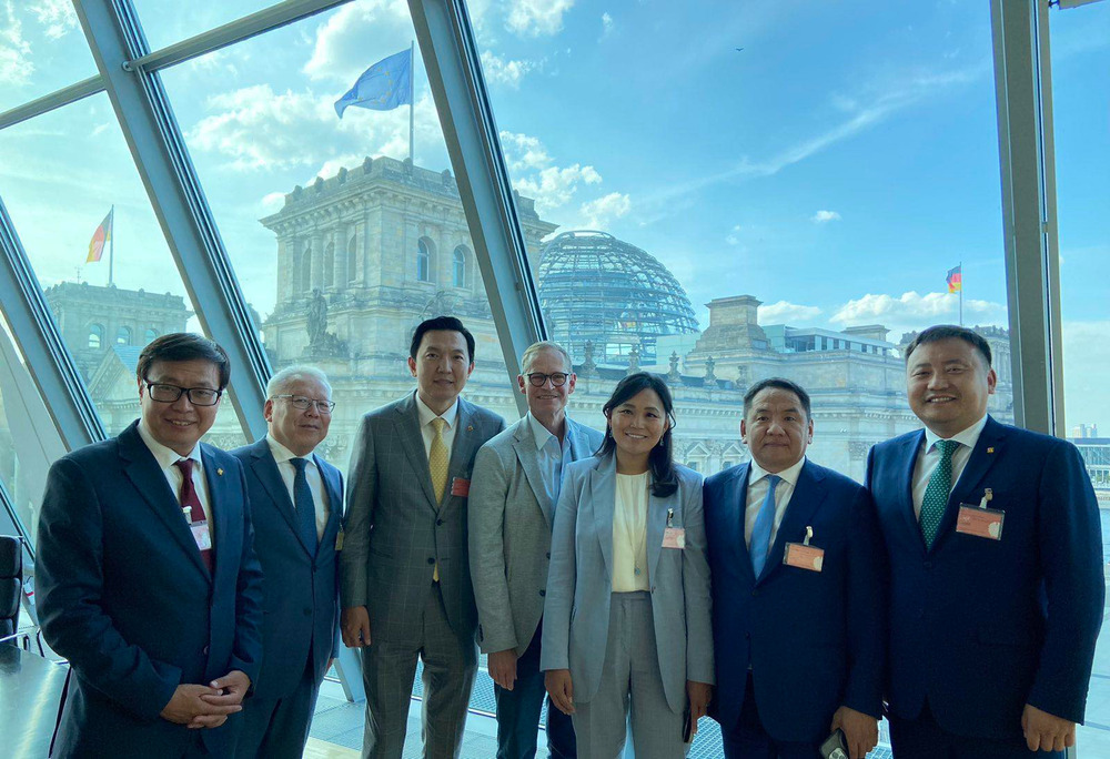 Хамтарсан Засгийн газрын гэрээний төслийг боловсруулах ажлын хэсгийн төлөөлөгчид ХБНГУ ын