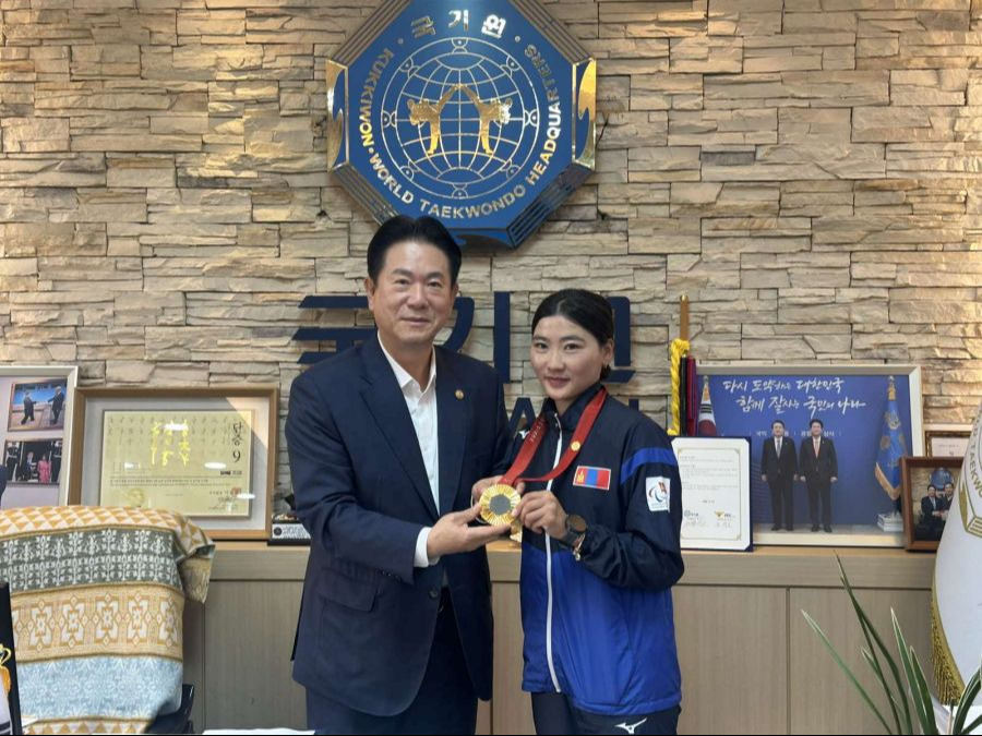 Хөдөлмөрийн баатар У Сүрэнжав Куккивоны шагнал хүртжээ