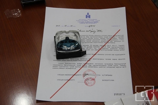 Чингисийн зурагтай үнсний сав худалдаалахыг хориглолоо