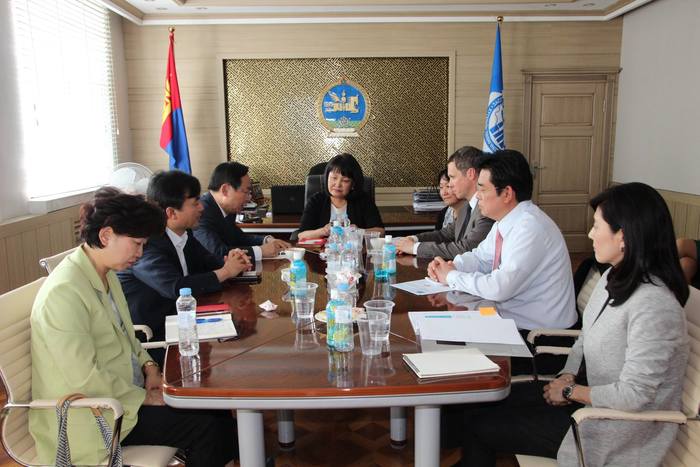 БНСУ ын Үндэсний Ассемблейн хорооны гишүүд Монголын хүүхдийн төлөөх