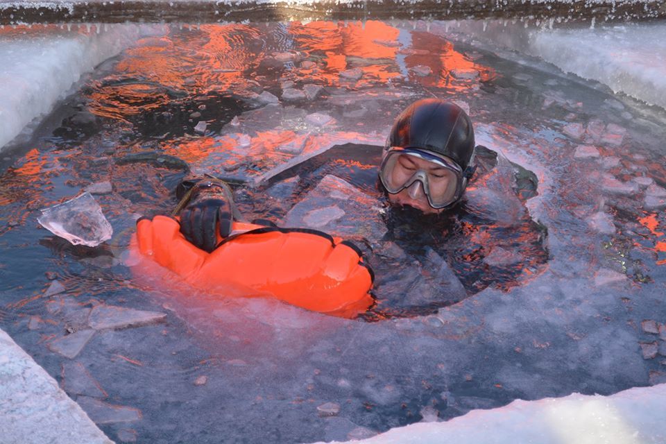 Усны гүнд эрэн хайх аврах ажиллагааны дадлага сургууль хийлээ