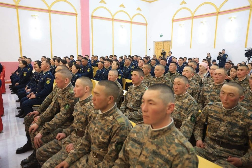 Монгол Улсын Ерөнхийлөгч У Хүрэлсүх баруун хилд үүрэг гүйцэтгэж буй хилийн цэргийн алба