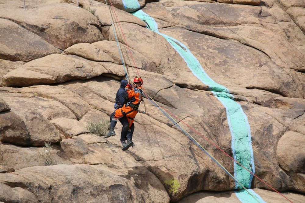 Уулнаас эрэн хайх аврах ажиллагааны дадлага сургууль боллоо