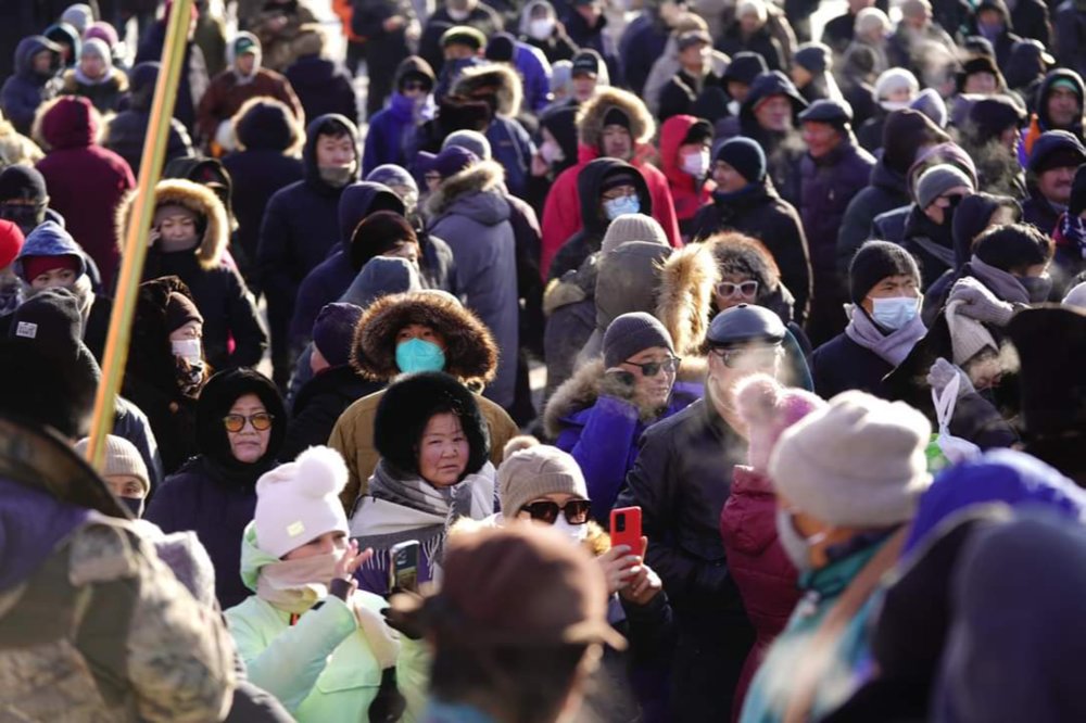 Нүүрсний хулгайг эсэргүүцсэн жагсагчдад Соёлын төв өргөөний гурван