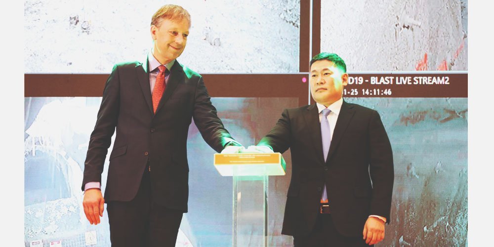 Оюутолгойн гүнийн уурхайн огтлох малтлагын эхний тэсэлгээг хийлээ