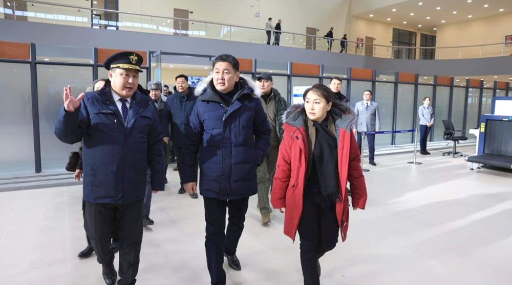 Монгол Улсын Ерөнхийлөгч Ухнаагийн Хүрэлсүх Дорноговь аймгийн Замын Үүд сум дахь Ложистикийн