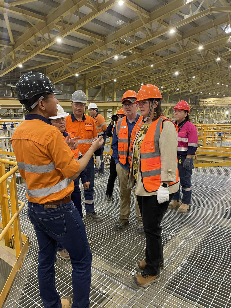 Канадын Элчин сайд “Баянхөндий” алтны төслийн явцтай танилцлаа