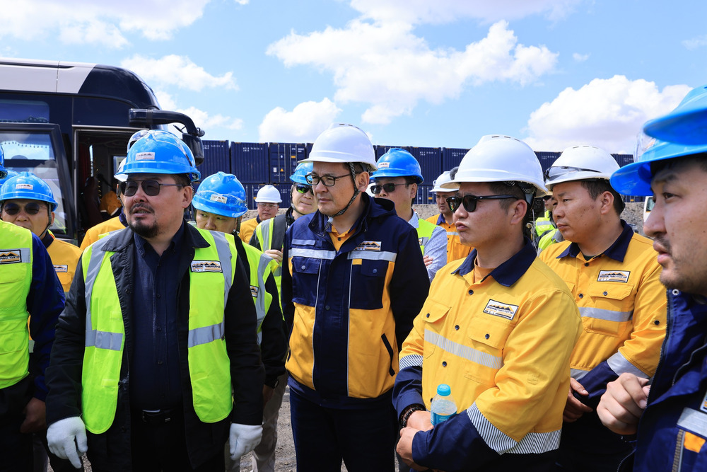 Тавантолгойн нүүрс ачих логистикийн төвд үүссэн асуудалд БЭТ ийн баг шуурхай арга хэмжээ авч эхэллээ