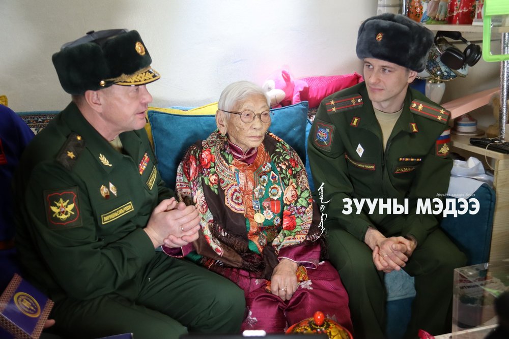 ФОТО Халх голын байлдааны түүхэн гэрч 100 настай буурайд хүндэтгэл