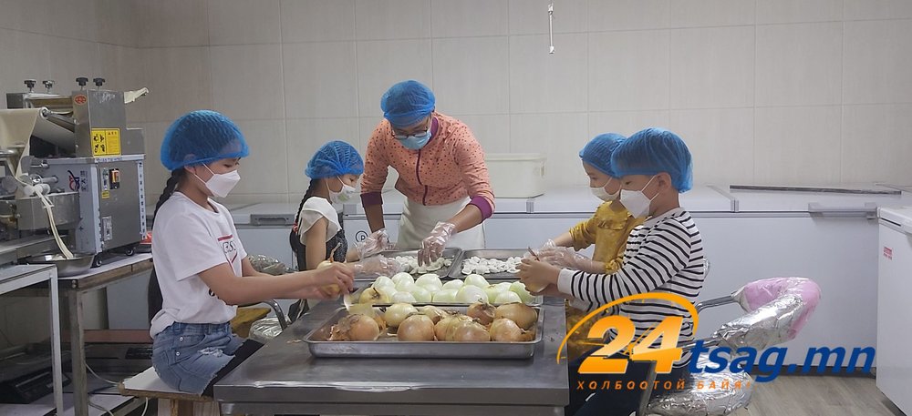 Аав, ээж минь заавал гэртээ эргэж ирнэ