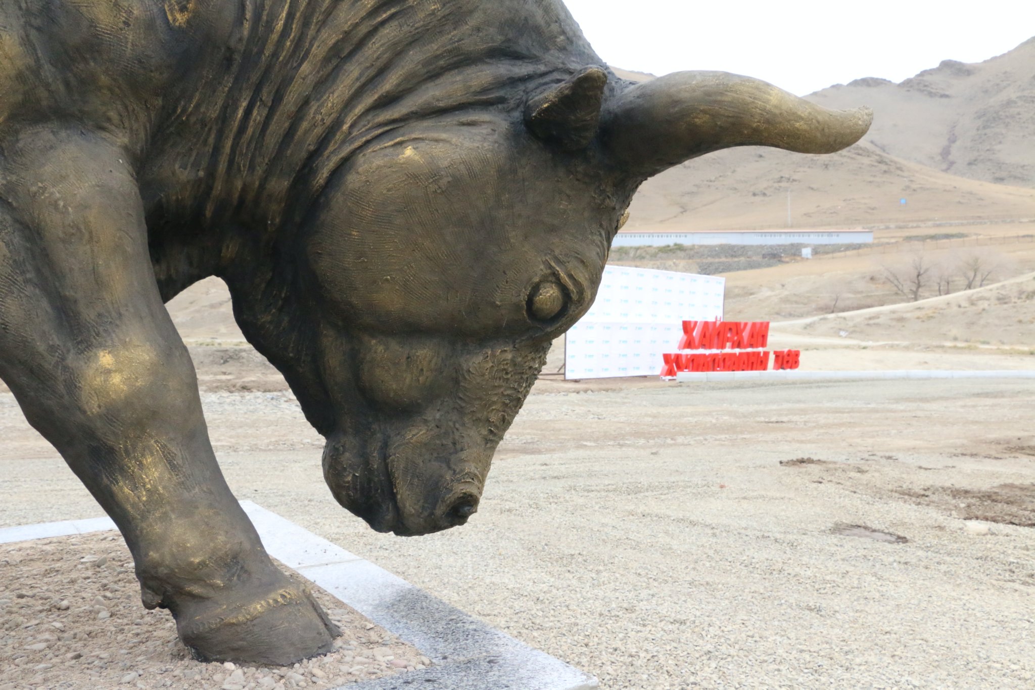 Сонгинохайрхан уулын бэлд Монголын ХАМГИЙН ТОМ НОГООН БАЙГУУЛАМЖТАЙ ...