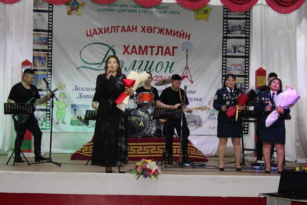 “Хунгийн дуу”-г 46 жил амилуулсан “Долгион” хамтлаг тайлан тоглолтоо хийлээ