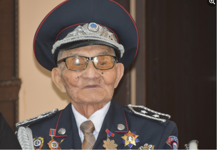 Цагдаагийн ахмад ажилтнуудад хүндэтгэл үзүүлжээ