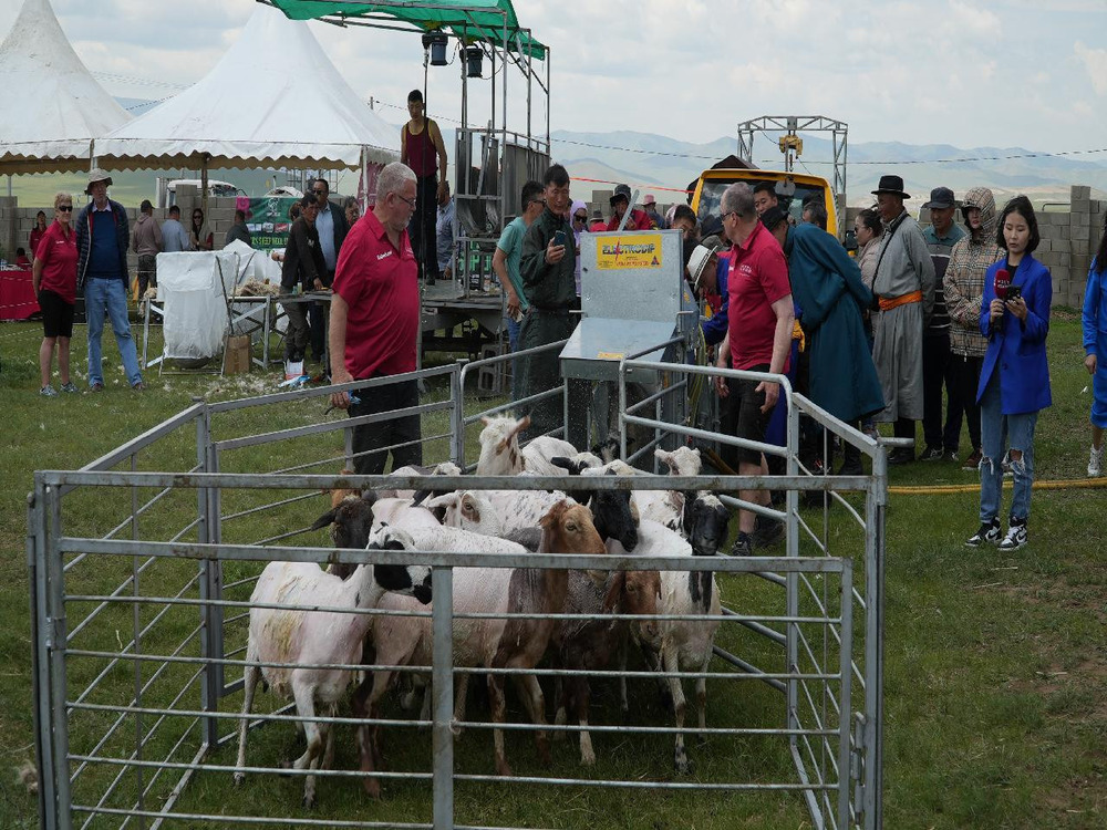 Малчид, тариаланчдын хөдөлмөрийг хөнгөвчлөх инновацийн төхөөрөмжийг ...