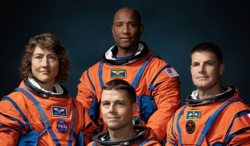 NASA сарны зүг нисэх дөрвөн хүнийг нэрлэлээ