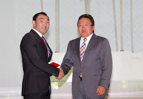 С Ням Очир Монгол Улсын Гавьяат тамирчин боллоо