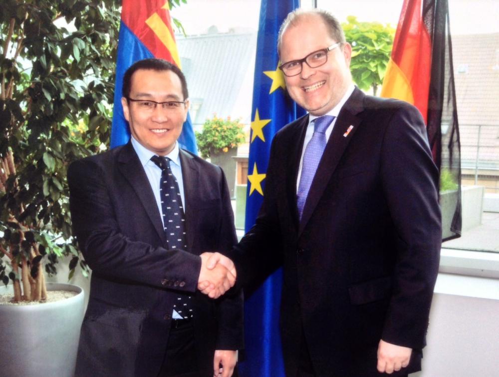 Хууль зүйн сайд Х Тэмүүжин ХБНГУ д айлчилж байна