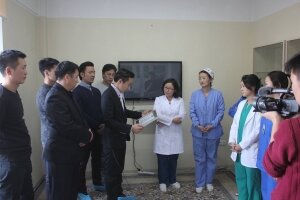 VIP AUTO CLUB-ийн залуус нэгдүгээр амаржих газарт сайн үйлсийг түгээлээ