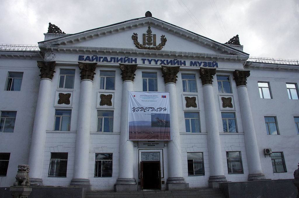 Байгалийн түүхийн музейн газрыг дээрэмдвэл Боловсролын сайдаар “туг тахина”