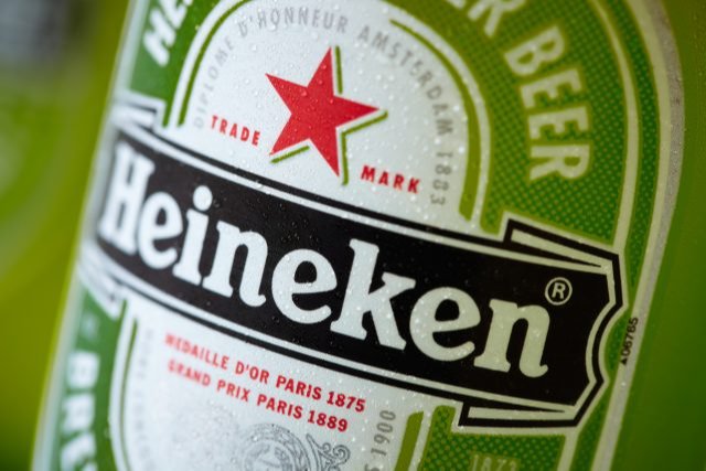 Heineken Орос дахь үйл ажиллагаагаа нэг еврогоор зарав