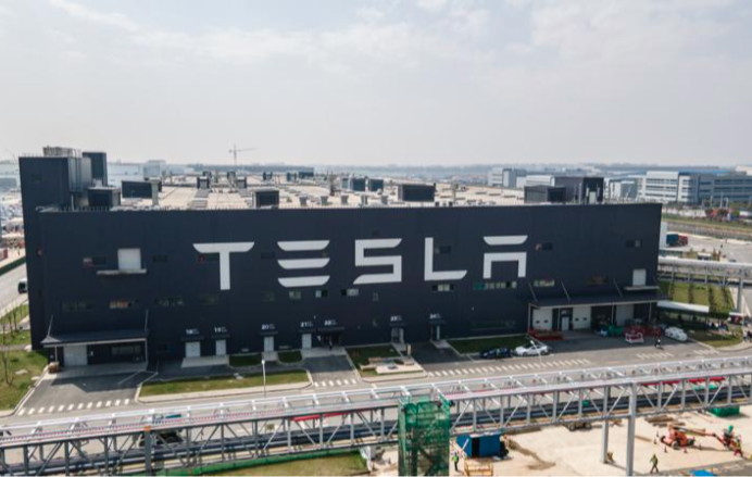 “Tesla”-гийн ашиг 71 хувиар буурч, хувьцааны үнэ огцом унажээ