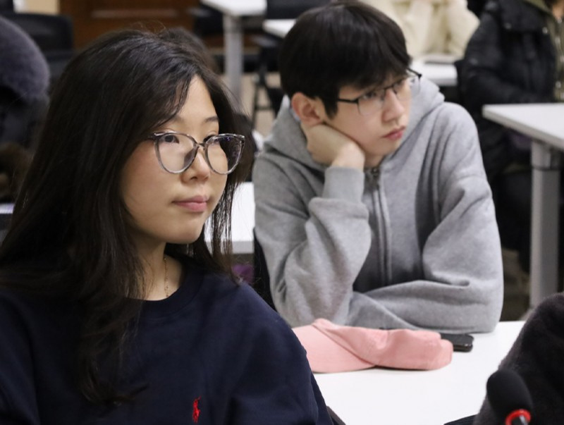 Дархан-Уул аймаг IELTS-д өндөр оноо авсан сурагчдыг шагнаж урамшууллаа