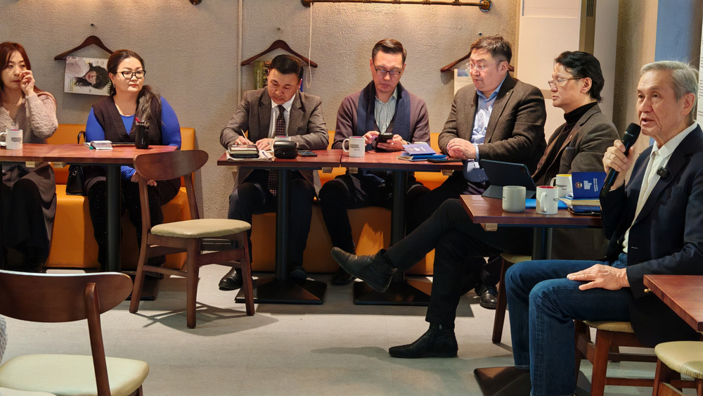 Байгалийн баялаг ард түмний байнгын өмчлөлд байна гэж шинэ Үндсэн ...