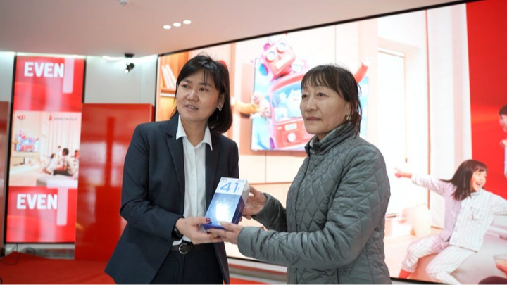 “Voo home” шинэчлэгдсэн үйлчилгээний анхны хэрэглэгчид “ZTE v41” гар ...