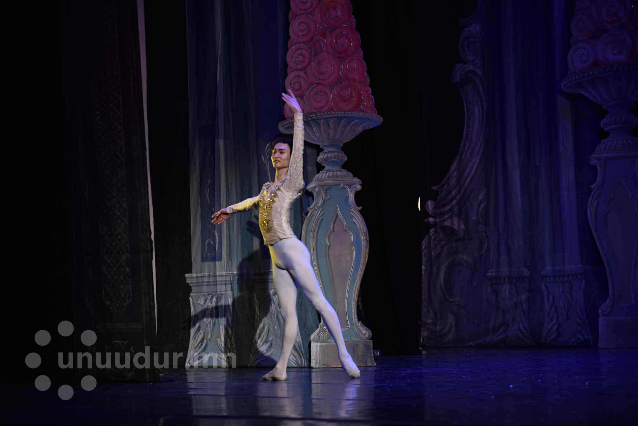 B.ANAND: One must completely immerse in play’s atmosphere on stage