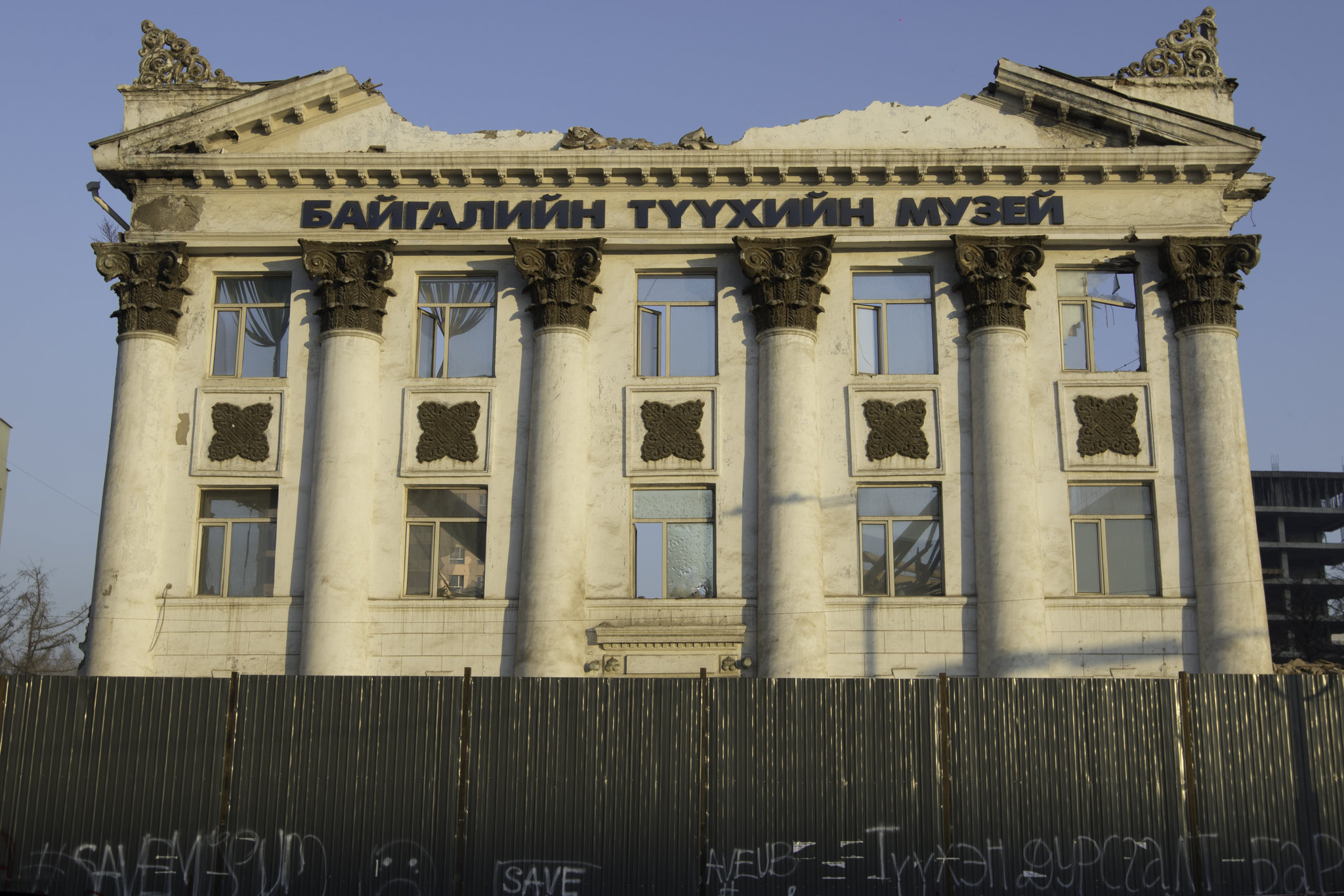 Найман удаагийн тендерт “бүдэрсэн” барилгын ажил