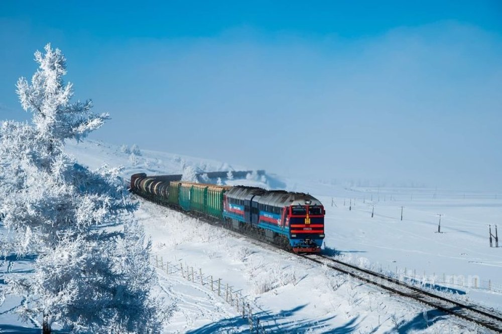 Эрээн өртөөнд анх удаа 17 галт тэрэг хүлээлгэн өгч, түүхэн дээд амжилт ...