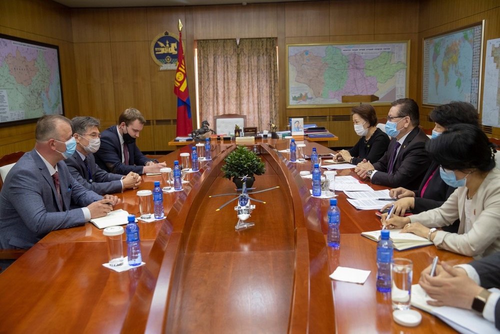 Байгалийн хийн хоолой барих төслийн талаар санал солилцов