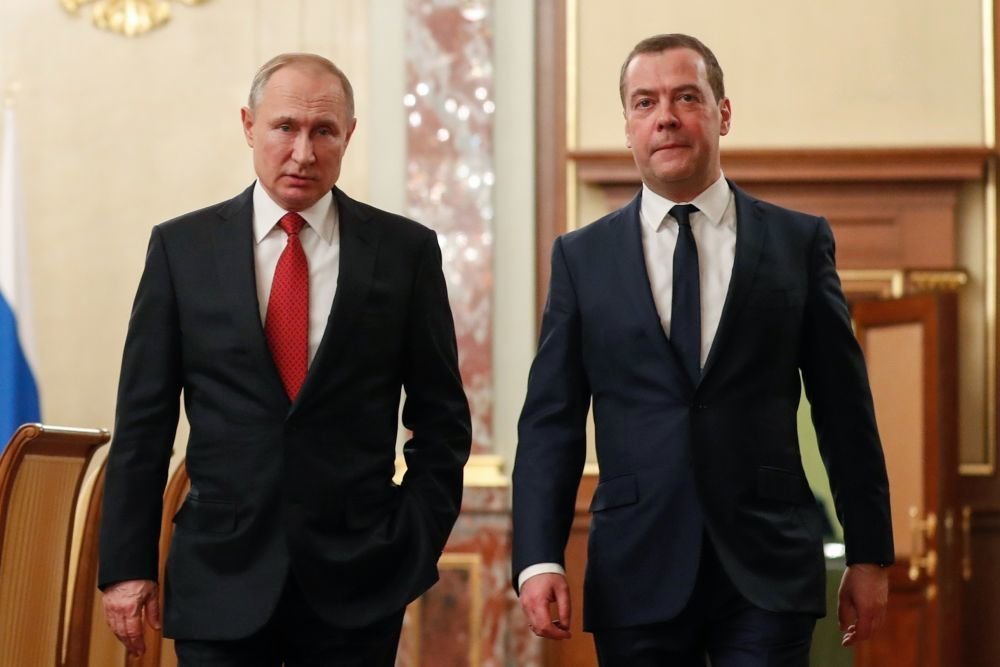 Путин Медведев хоёр насан туршдаа халдашгүй эрхтэй боллоо