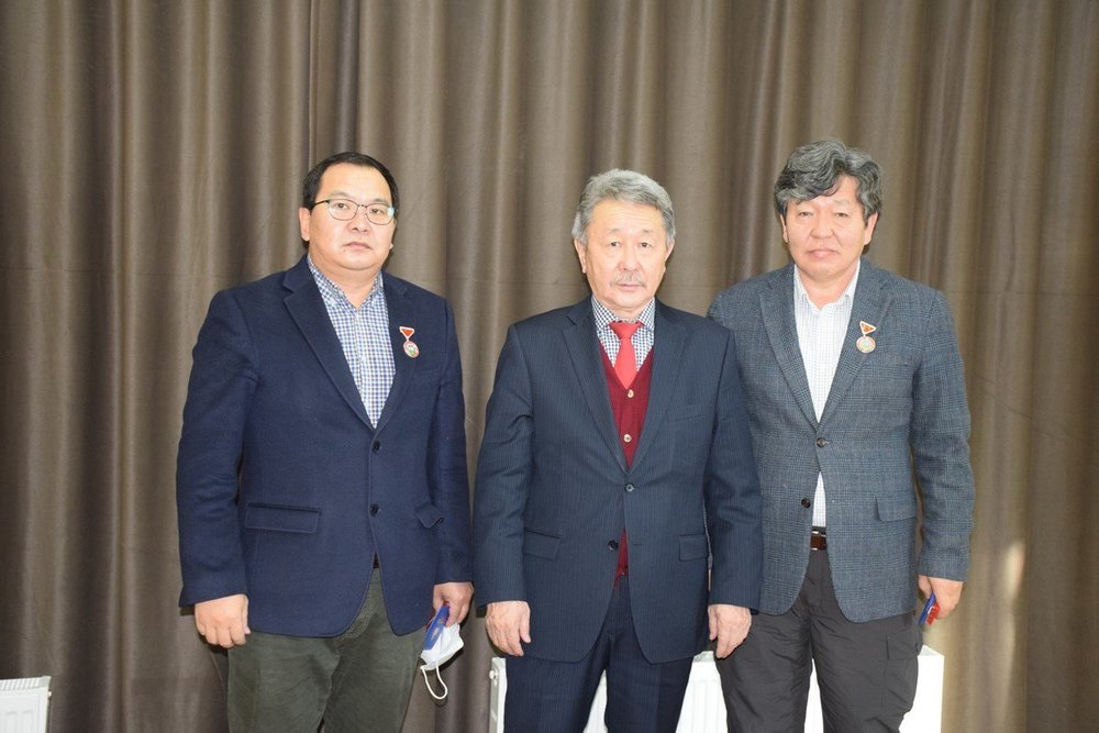 Г Эрэгзэн Я Жамбалжав нар Хөдөлмөрийн хүндэт медалиар шагнууллаа