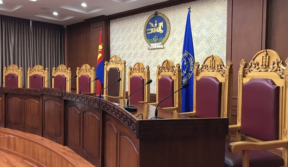 Хөөн хэлэлцэх хугацаатай холбоотой цэцийн шийдвэрийн талаар хуульчид юу