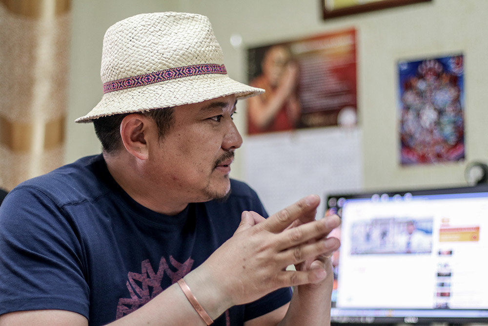 Цахим наадмыг Н Наранбаатар найруулж Б Баатар зөвлөнө