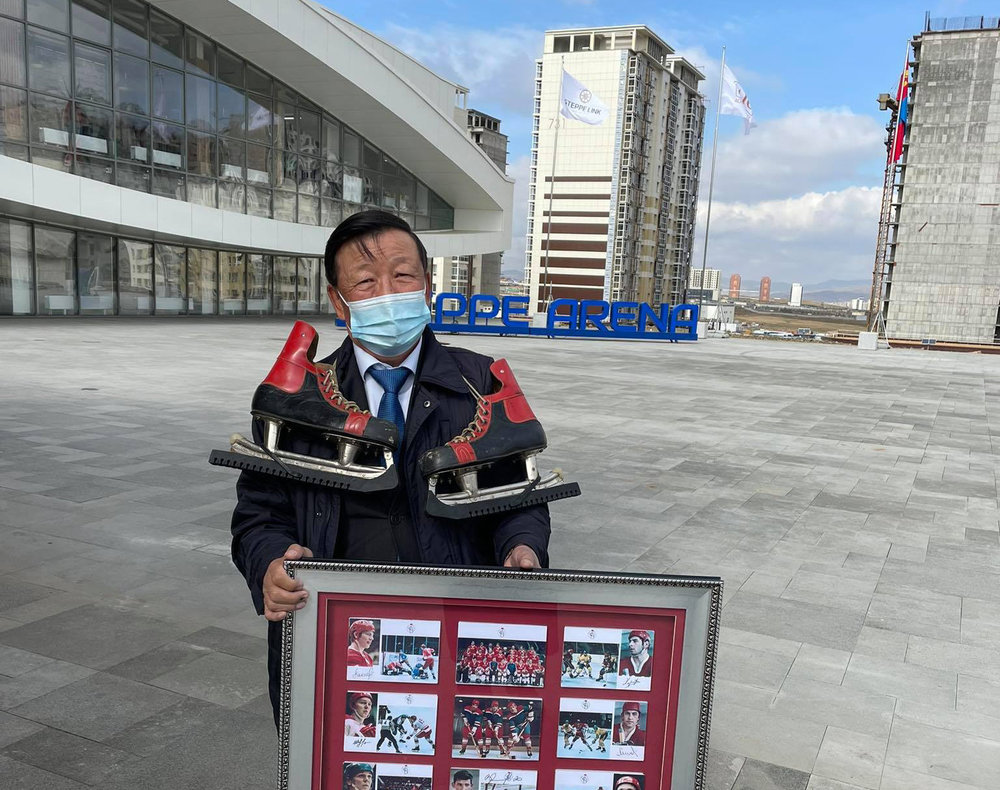 Б Болд Миний мөрөөдөл 45 жилийн дараа биелэж мөсөн ордонтой боллоо