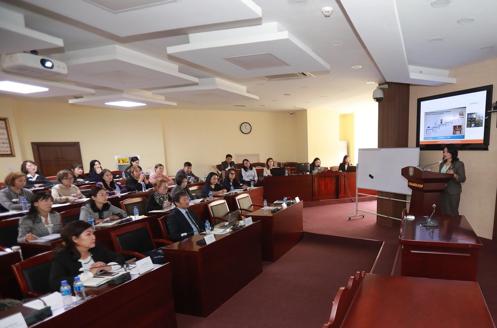 Томоохон худалдааны төвүүдийн эрүүл ахуйч нарыг хүнсний аюулгүй байдлын
