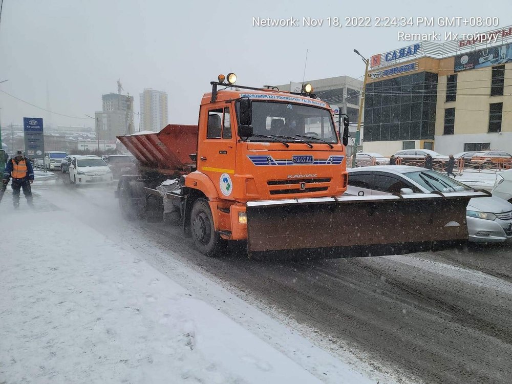 Зам талбайн цасыг цэвэрлэж халтиргаа гулгаанаас сэргийлэх арга хэмжээ