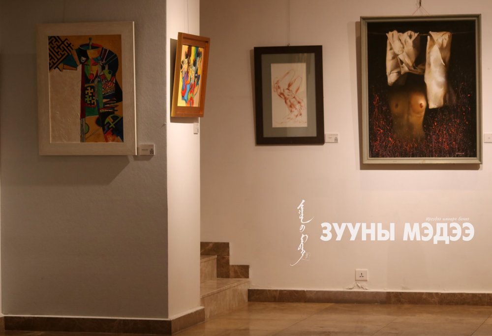 ФОТО Монгол Арт галерейн “Бүсгүй төрх 100” үзэсгэлэнгээс